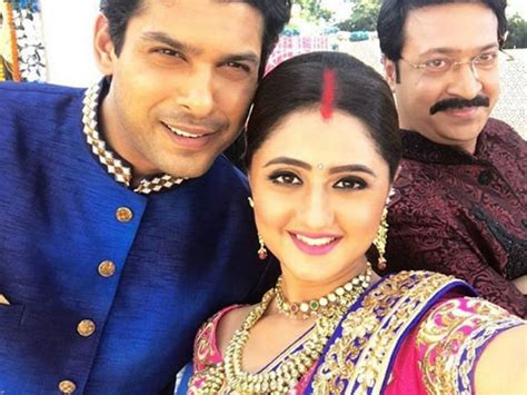 Whats Cooking Between Dil Se Dil Tak Co Stars Rashmi Desai And Siddharth Shukla Filmibeat