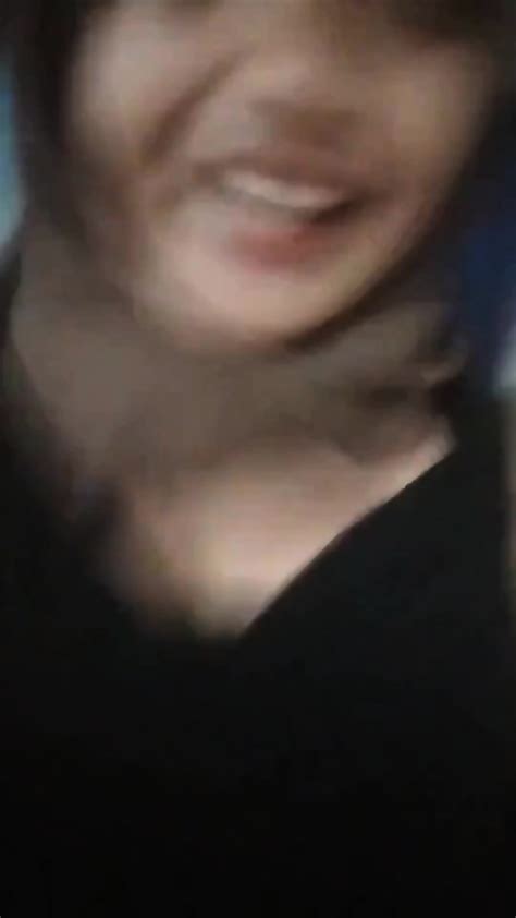 Abg Omek Pakai Dua Jari