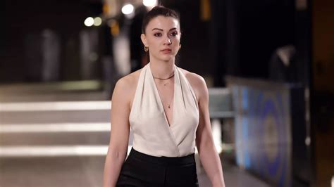 Burcu Özberk Kimdir