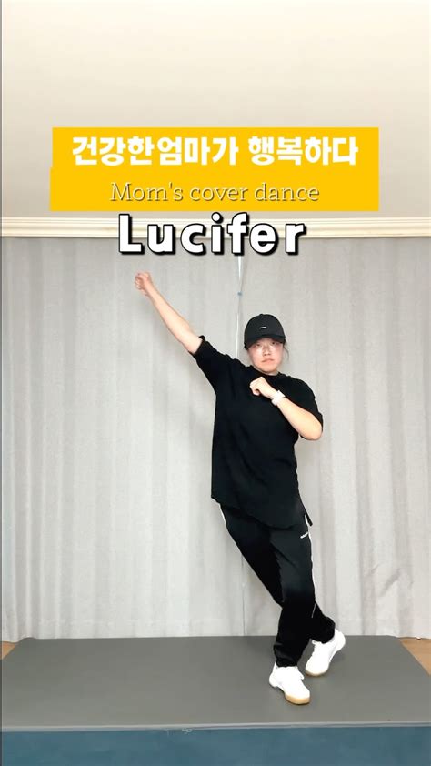 💪🏻 승모근까지 같이🔥 어깨 아파서 했던 운동이 직각어깨를 만들어 주더라고요 정픽스 랑 오운완 이 4가지 동작을 해주면 등을 조이면서 말린 어깨 라운드숄더 펴지면서