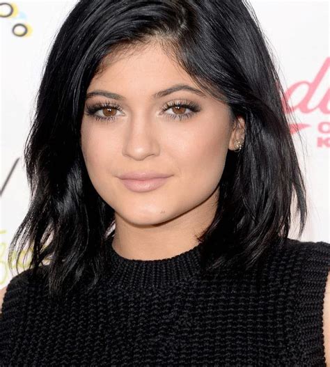 Kylie Jenner Is Now A Blonde Bombshell With A Curly Marilyn Monroe