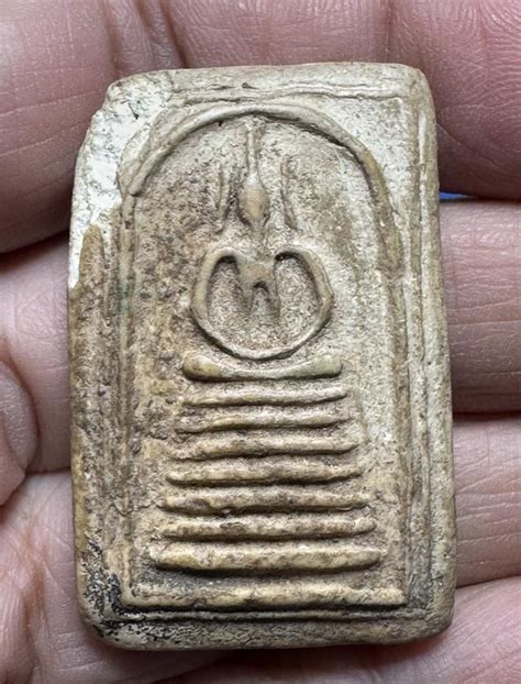 พระสมเด็จวัดเกศไชโย พิมพ์เจ็ดชั้นนิยม Ennxo