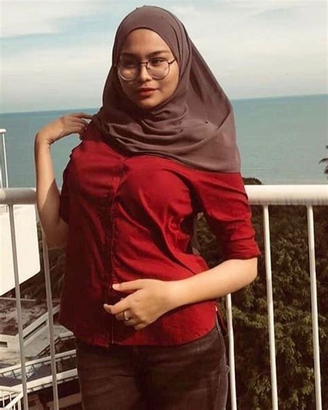 Awek Melayu Gelek Baju Ketat