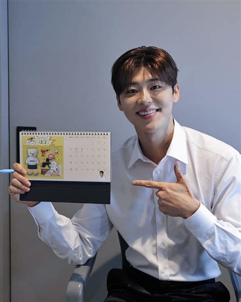 나 혼자 산다 Official ⠀ 🙋지현 회원님의 ‘나혼산 달력‘ 활용법🙋 1 소중한 지인에게 선물하기🤍 2 특별한 날