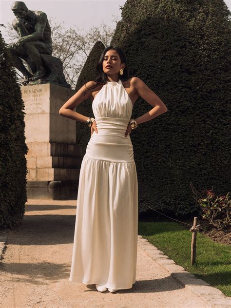 Атласное платье макси с воротником халтер и драпированным лифом Lichi Online Fashion Store