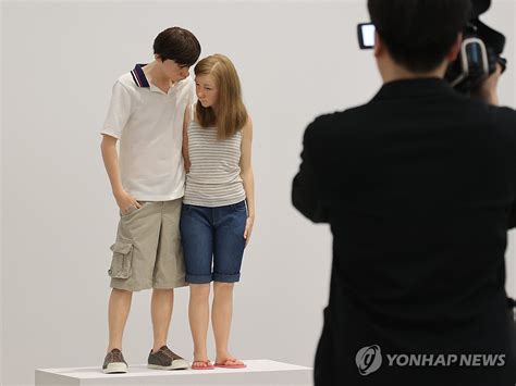론 뮤익의 젊은 연인