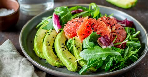 Новогодний стол 2023 экзотический салат из мидий авокадо и грейпфрута