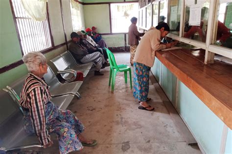 မောက်မယ်မြို့နယ်၌ အငြိမ်းစားဝန်ထမ်းများအား ပင်စင်လစာငွေများ စနစ်တကျထုတ်ပေး Information And