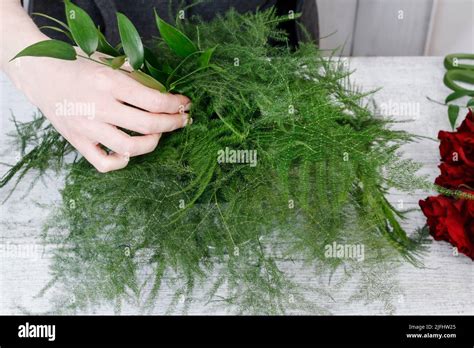 How To Make Simple Floral Arrangement With Red Roses And Asparagus