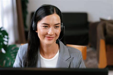 Premium Photo Female Call Center Operator Or Customer Service Helpdesk Staff Blithe