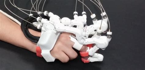 Maestro Hand Exoskeleton Reneu Robotics Lab