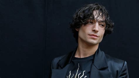 Ezra Miller ‘the Flash Actor Arrested On Assault Charge In Hawaii The New York Times