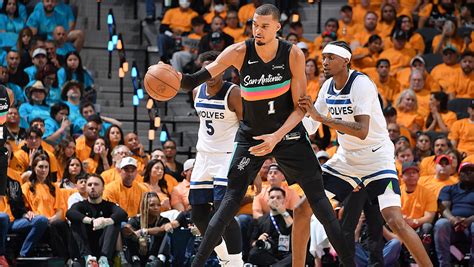 圣安东尼奥马刺nba季后赛西部半决赛g1：森林狼104 102马刺nba季后赛西部半决赛g1：森林狼104 102马刺两攻一防堪称完美
