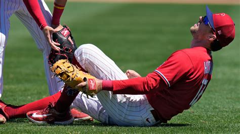 Phillies Expect First Baseman Rhys Hoskins To Miss Season After Tearing