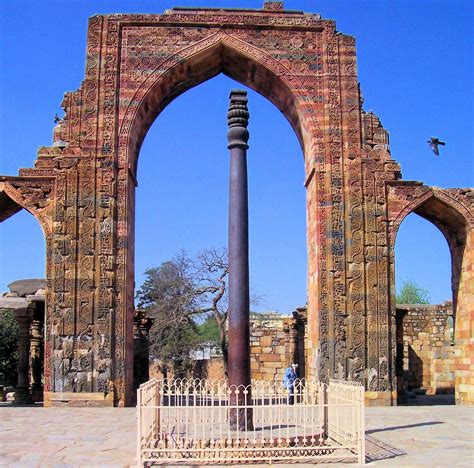 Mystery Of 1600 Years Old Iron Pillar Of Delhi ~ Mysteries Of India
