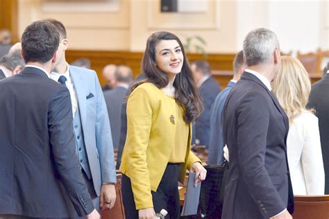 САМО В ПИК Навряха Лена в миша дупка заради СНИМКИ Информационна агенция ПИК