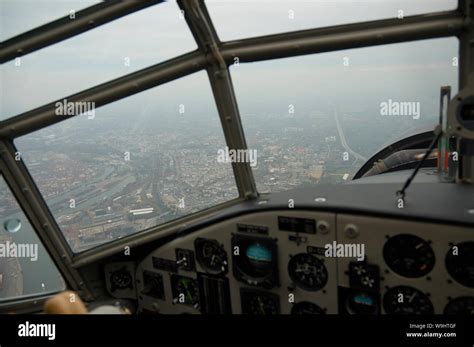 Cockpit Junkers Ju 52 Banque De Photographies Et Dimages à Haute Résolution Alamy