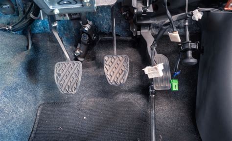 가속 페달 또는 가스 페달 브레이크 페달 및 자동차의 클러치 페달 페달에 대한 스톡 사진 및 기타 이미지 페달 차 클러치 Istock