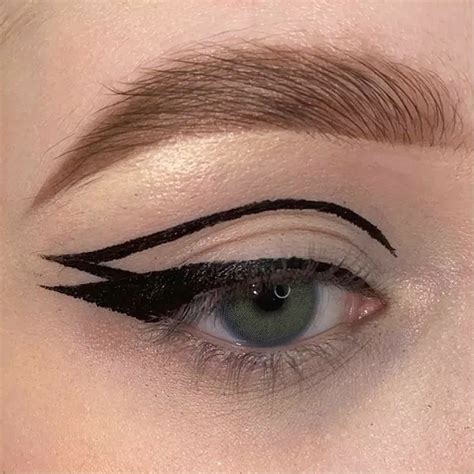 مدل خط چشم مجلسی دخترانه 2025 که چشماتو خاص‌تر از همیشه نشون میده