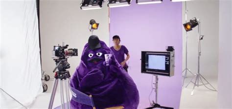 Mcdonalds Grimace Shake Packshotmag