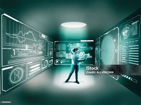 여자는 벽에 디지털 화면 홀로그램 방 한가운데에 노트북을 사용 하 여 컴퓨터 모니터에 대한 스톡 사진 및 기타 이미지 컴퓨터 모니터 가능성 공부 Istock