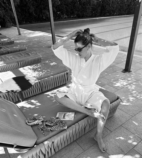 Anita Dujic R Celeb Barefoot