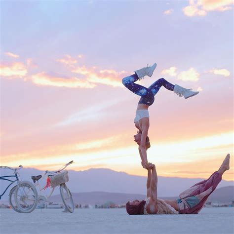 10 Incredible Yoga Photos From Burning Man 2016 Burning Man Burning