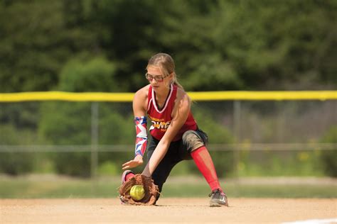 Choosing The Right Softball Glove PRO TIPS By DICK S Sporting Goods