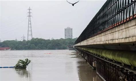 Delhi Flood दिल्ली में फिर से बाढ़ का खतरा यमुना ख़तरे के निशान से