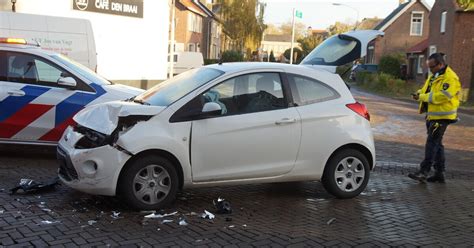Eén Gewonde En Flinke Schade Bij Botsing Tussen Twee Autos In Vlijmen