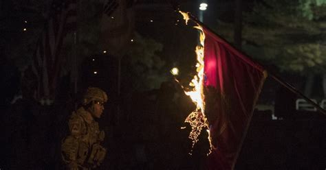 부대기 스스로 태우며 지키는 명예