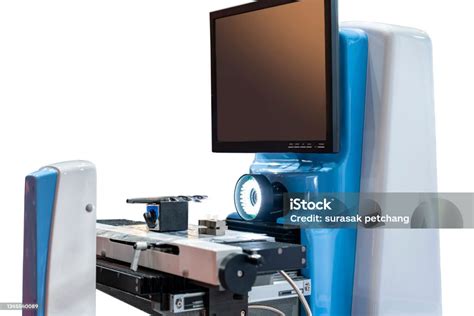 클리핑 경로로 격리된 산업용 에서 품질 치수 및 형상 외관 제어를 위한 첨단 정밀 비디오 측정 기로 검사 하는 동안 드릴 비트 또는 절단 도구 0명에 대한 스톡 사진 및