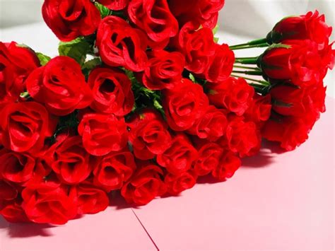 ดอกกุหลาบปลอม สีแดง แพ็คละ 12 ดอก Tengsiri29 Thaipick