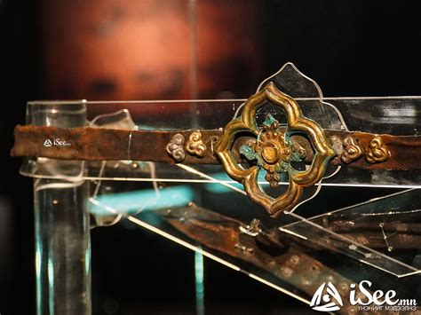 ВИДЕО Д Эрдэнэбаатар нарын хууль бусаар худалдаалахыг завдсан Ромын үеийн шилэн ваар зэрэг