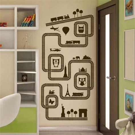 На стене эта наклейка смотрится как украшение но если приклеить ее на пол или на стол то у