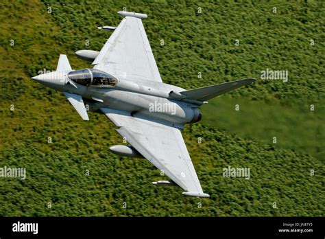 Raf Typhoon Mach Loop Fotos Und Bildmaterial In Hoher Auflösung Alamy