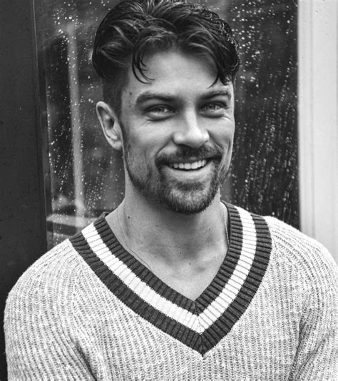 Raphael Sander Se Muda Para Londres E Namora Bailarina Brasileira Que Vive Lá Famosos Extra