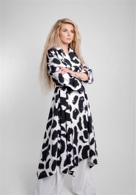 Магазин дизайнерской женской одежды ZHIVOPISNAYA