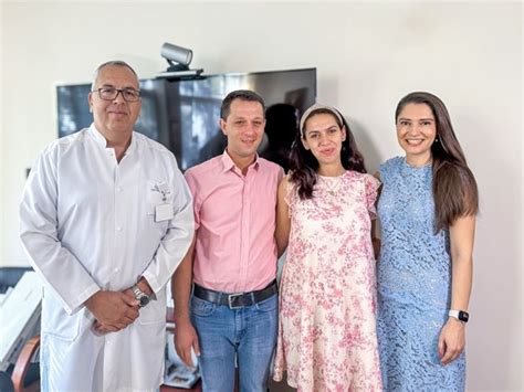 Два пъти лекари спасиха близначета със сложна операция още в корема на майката и след