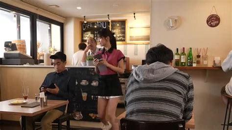 バイト先の可愛い先輩が大嫌いな店長の指示で際どいミニスカを穿かされセクハラ挿入快楽堕ちしていた。 桜空もものエロ画像