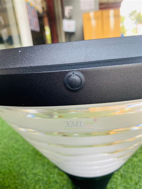 โคมไฟโซล่าเซลล์ รุ่น Modern Giant ตัวโคม เสาไฟ 3 7 เมตร เปิดได้ 3 แสง Xml Solar โคมไฟโซ