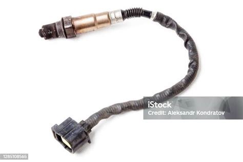 Lambda 프로브 자동차 엔진의 배기 가스에 남은 산소의 양을 기록하도록 설계된 산소 센서 장치는 배기 시스템에 위치하고 있습니다 작업장에서 수리할 교체용 금속 예비 부품