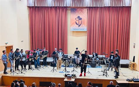 Уникални млади хора Невероятен концерт Много настроение Благодарим на Брас бенда на НМУ за