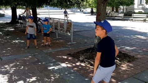 Един ден в първи клас Един ден в моето училище Разказва първокласникът Мартин Колев By