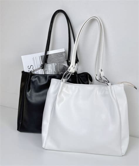 당일발송인기폭주🔥 실버 링 쇼퍼백토트백보부상숄더백노트북가방대학생직장인수납가방큰가방책가방여행가방아이패드가방데일리백개강가방 에이블리