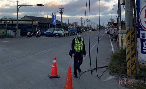 東北季風狂吹電線掉落險象環生 台西警即時排除維護人車安全