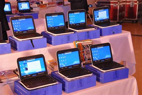 Laptop Vs Netbook Difference And Comparison Diffen Explore A
