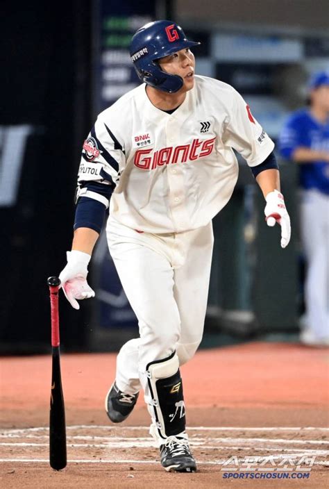 [공식발표] 박세웅 동생 박세진 롯데 간다…kt와 1대1 트레이드 이정훈은 Kt행