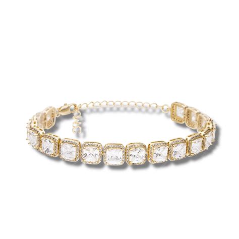 Premium Psd Fashion Gold Bracelet With Squre Shape Diamond