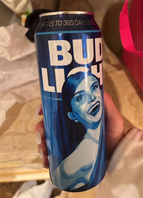 Joe Rogan Bezeichnet Dylan Mulvaney In Seiner Bud Light Schimpftirade